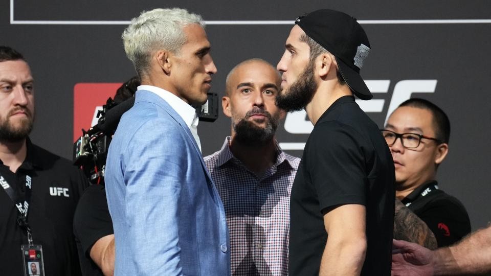 UFC 280: Charles “Do Bronx” Oliveira từ Favela vs Islam Makhachev ...