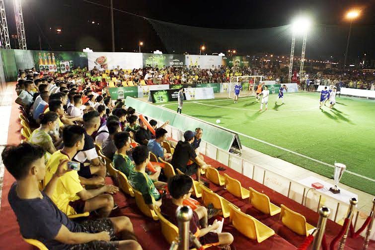 Quảng trường UBND Hà Tĩnh náo nhiệt với tiếng còi khai mạc | CHUYÊN ...