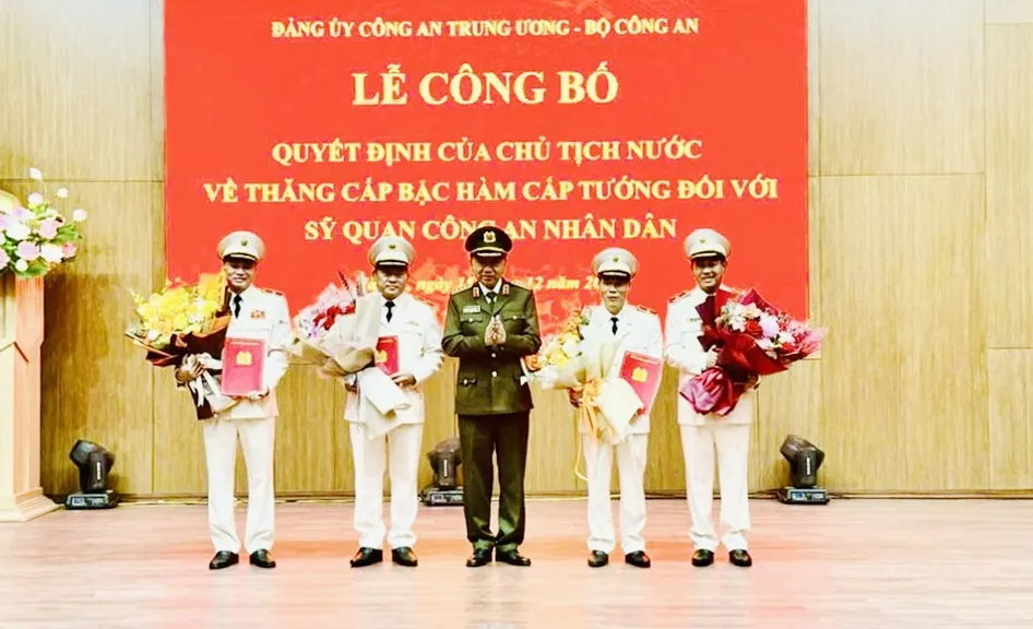 Phó Giám đốc Công An Tphcm Mai Hoàng được Thăng Hàm Thiếu Tướng BÁo SÀi GÒn GiẢi PhÓng