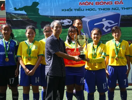Giải bóng đá học sinh khối Tiểu học, THCS nữ và THPT nữ TPHCM năm 2016 ...