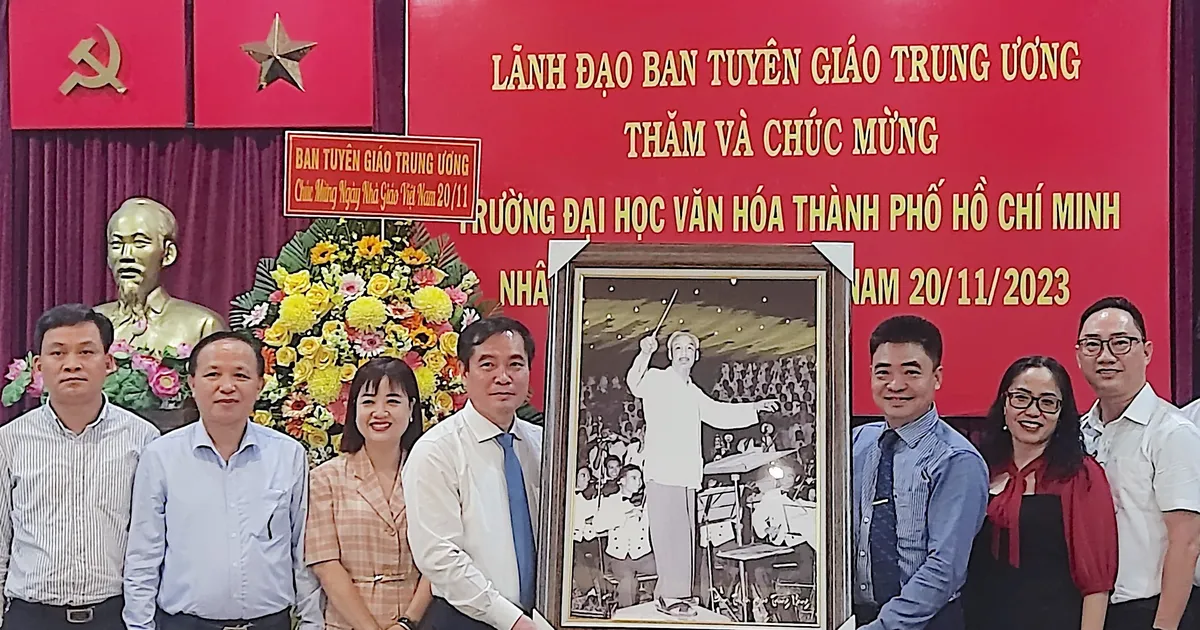 Phó Trưởng Ban Tuyên giáo Trung ương Phan Xuân Thuỷ thăm chúc mừng Ngày Nhà giáo Việt Nam | BÁO ...