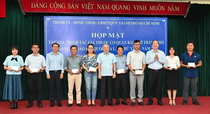 Sai Gon Giai Phong Newspaper honored with prizes at National Press ...