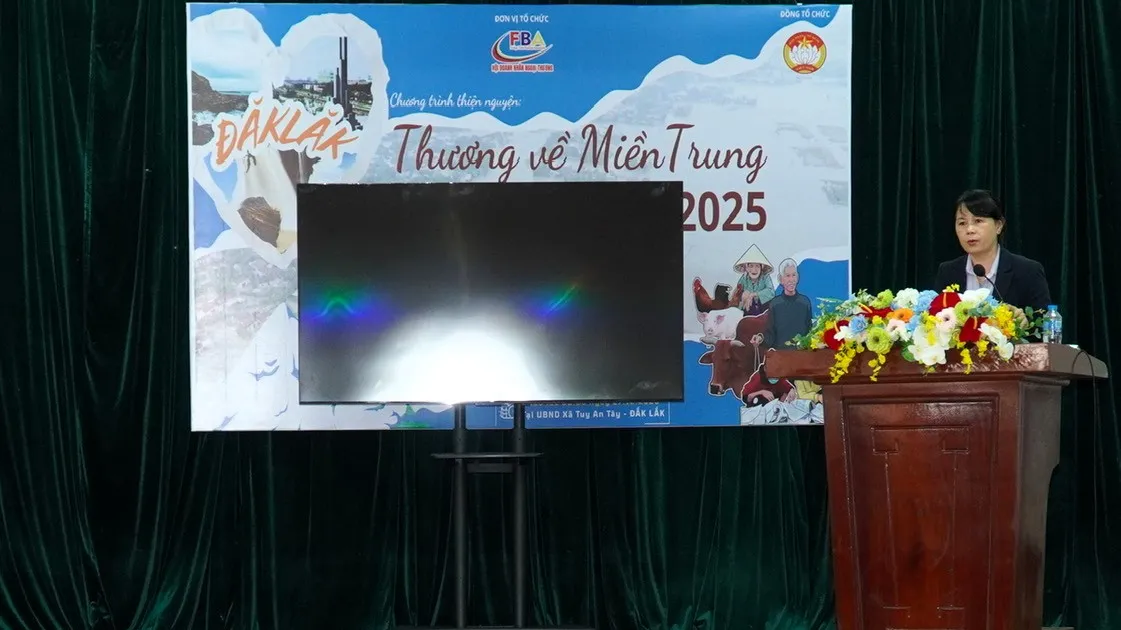 Trường Đại học Cửu Long trao tiền và quà cứu trợ đến bà con tại tỉnh ...