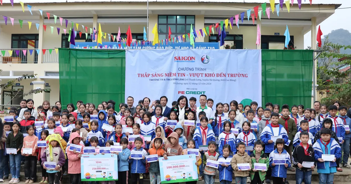 Báo SGGP trao 350 triệu đồng tiền và quà đến học sinh Hà Quảng, Cao ...