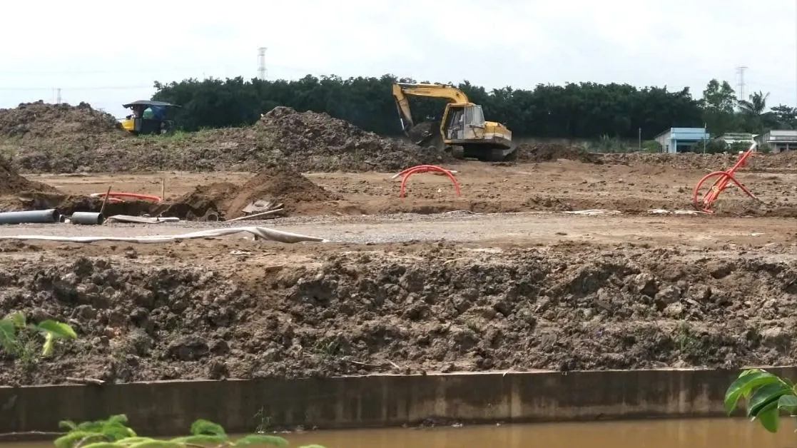 Hơn 100 hộ dân nhận lô nền tái định cư dự án đường Vành đai 3 qua Long ...