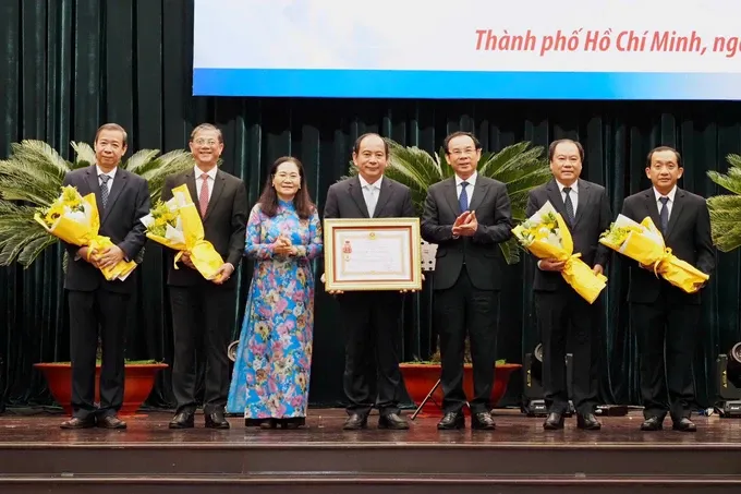 HCMC Party Chief praises medical team for mastering advanced techniques ...