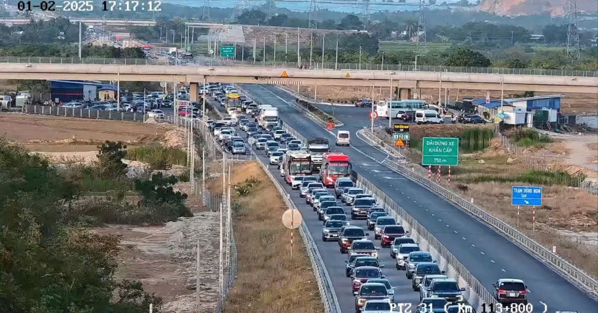 Nui Vung Tunnel on Cam Lam - Vinh Hao Expressway severely congested | SGGP English Edition