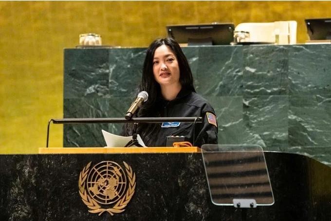 State President congratulates first woman of Vietnamese origin flying ...