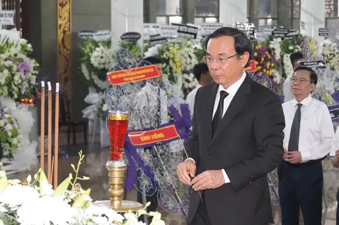 Ho Chi Minh City leaders pay last respects to Professor Dr. Dang Luong Mo | SGGP English Edition