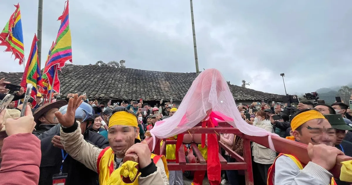 Khai hội “Ná nhèm” rước sinh thực khí nam - nữ | BÁO SÀI GÒN GIẢI PHÓNG