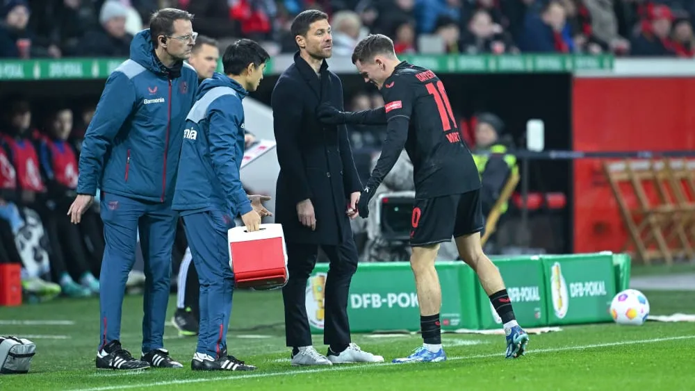 HLV Xabi Alonso chờ đợi Patrik Schick, lo lắng cho Florian Wirtz ...