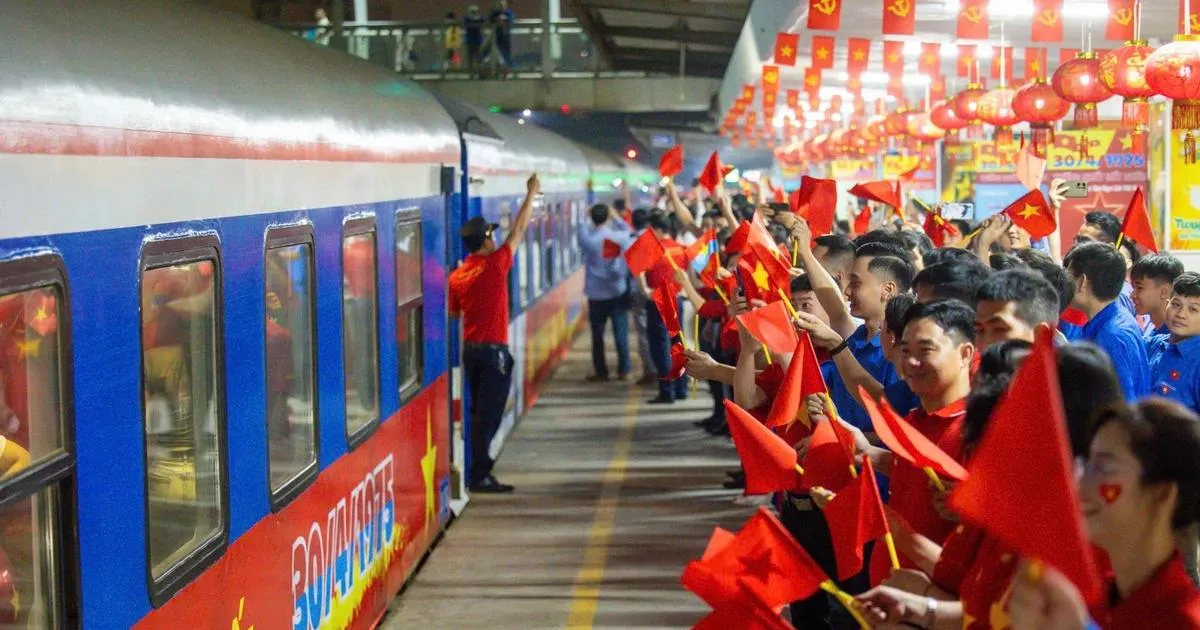 'Đoàn tàu Thống Nhất' mang theo khát vọng hòa bình lăn bánh | Báo Sài ...