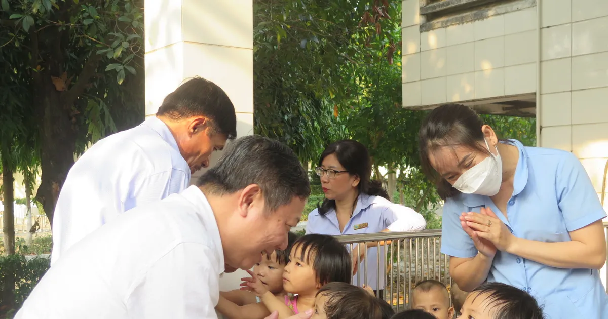 Phó Chủ tịch UBND TPHCM Dương Anh Đức thăm, chúc tết các đơn vị | BÁO ...