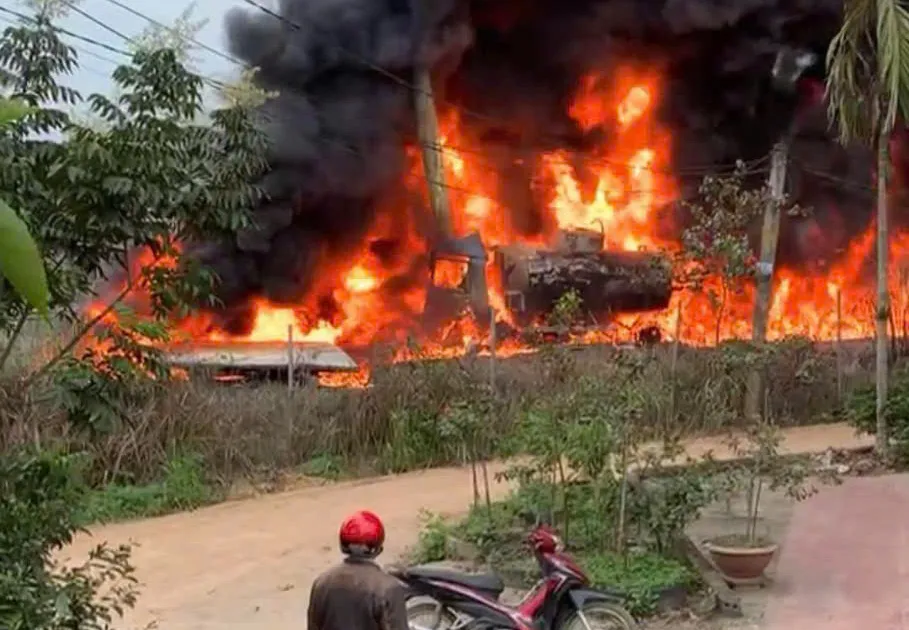 Cháy xe bồn chở xăng trên đường cao tốc Nội Bài - Lào Cai | BÁO SÀI GÒN ...