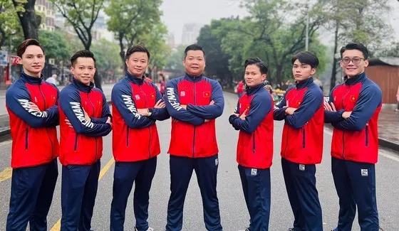 Các “nam thần” TDDC đến Campuchia | CHUYÊN TRANG THỂ THAO