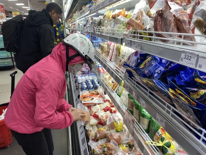 Markets, supermarkets nationwide full of food for Tet holiday | SGGP ...