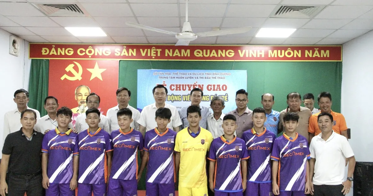 CLB Bóng đá trẻ Becamex Bình Dương tiếp nhận 8 cầu thủ từ đội U15 của ...