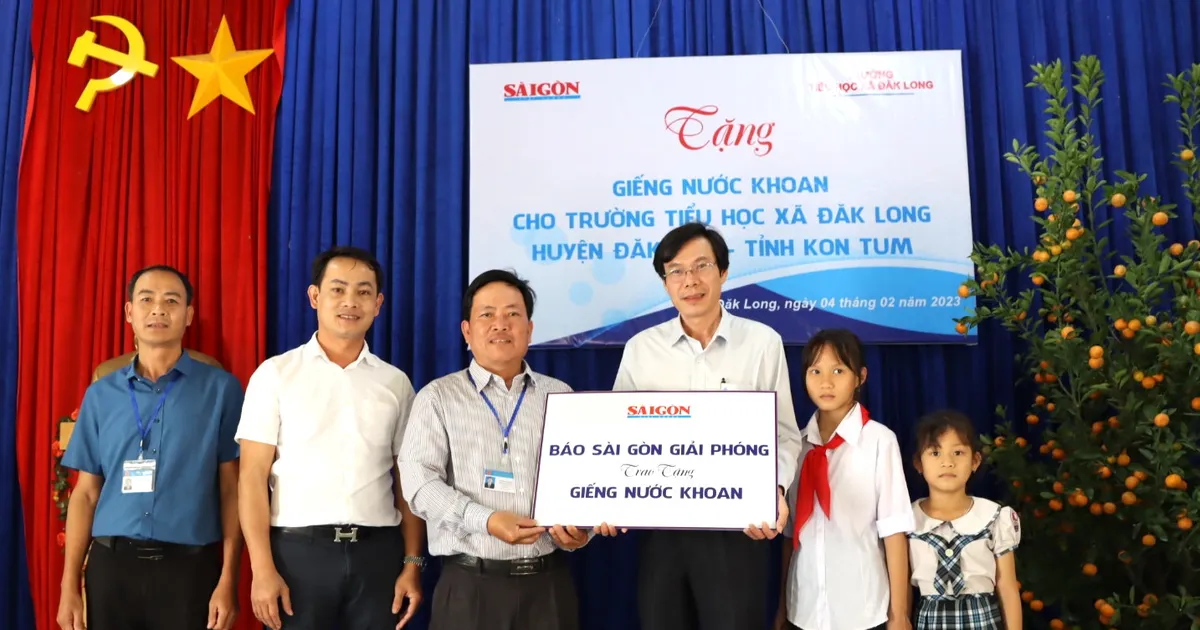 Báo SGGP tặng giếng khoan cho trường tiểu học ở xã biên giới | BÁO SÀI ...