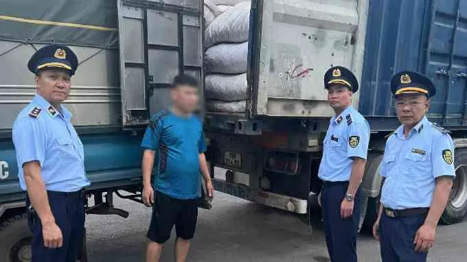 Phát hiện 21 tấn “lông cu li” và “củ ba mươi” | BÁO SÀI GÒN GIẢI PHÓNG