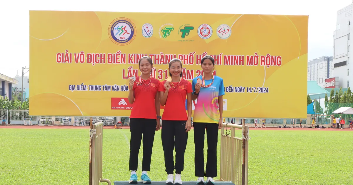 Nguyễn Thị Oanh vô đối tại giải Vô địch điền kinh TPHCM mở rộng 2024 ...