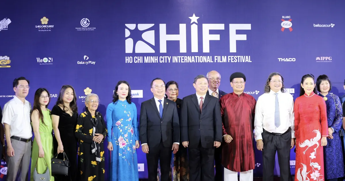 Những khoảnh khắc ấn tượng trên thảm đỏ bế mạc HIFF 2024 | BÁO SÀI GÒN ...