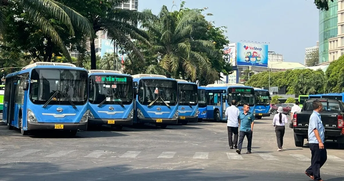 Ra mắt hệ thống thanh toán không dùng tiền mặt trên xe buýt, metro ...