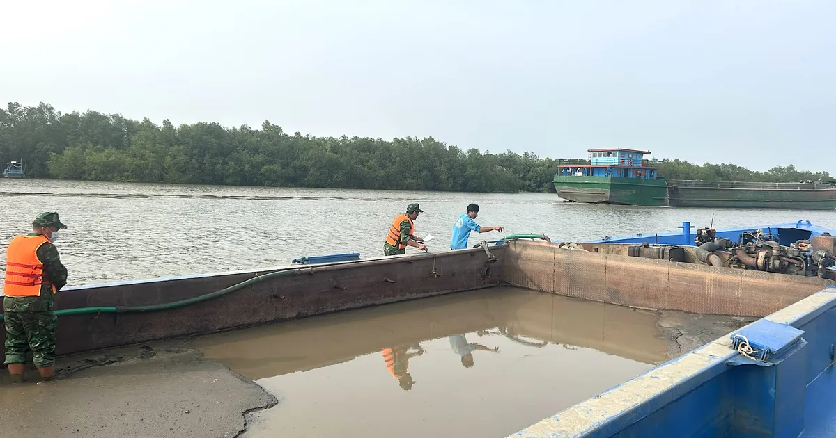 Bắt giữ 3 phương tiện vận chuyển 1.400m³ cát lậu | BÁO SÀI GÒN GIẢI PHÓNG