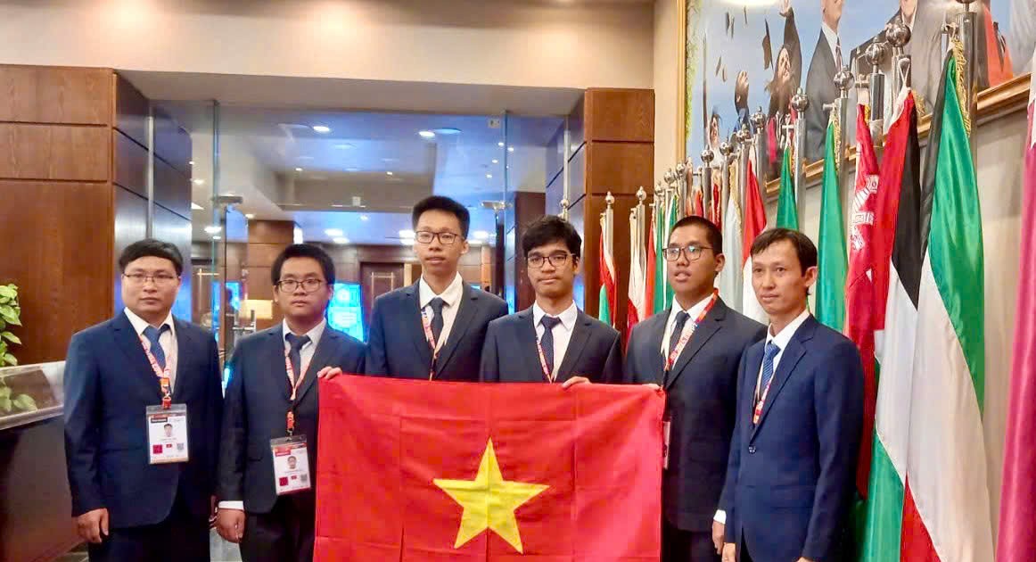 Vietnamese students win medals at IOI 2024 | SGGP English Edition
