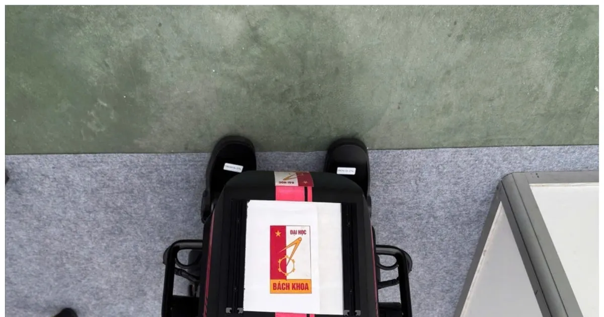 ĐH Bách khoa Hà Nội xin lỗi, rút kinh nghiệm vụ dán logo robot | BÁO ...