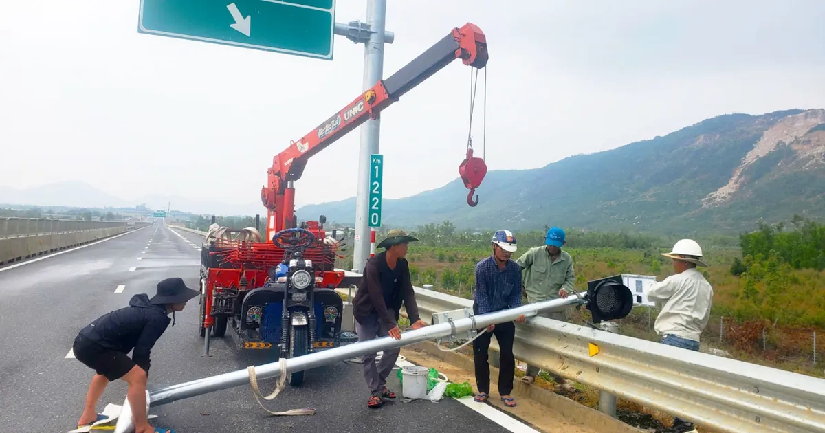 Gấp rút chuẩn bị thông xe 178km đường cao tốc Bắc - Nam phía Đông | BÁO ...