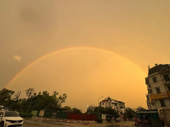 Rare morning rainbow delights Hanoi residents amid widespread rain ...