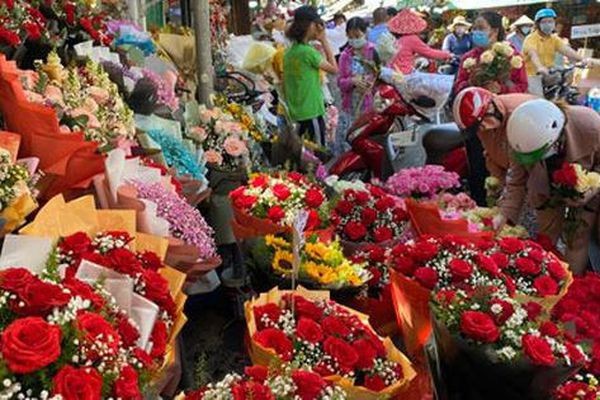 HCMC halts operation of Dam Sen Flower Market due to Covid-19 | SGGP ...
