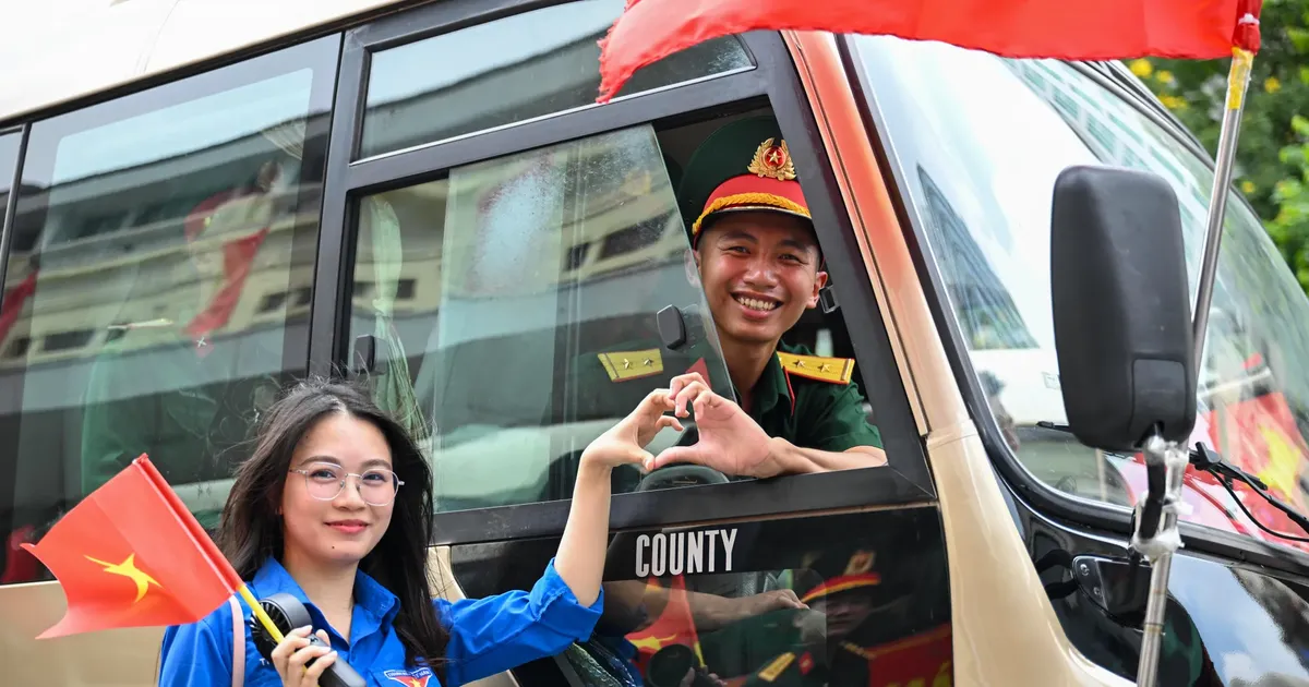 Military officers, soldiers arrive in Hanoi for National Day parade ...