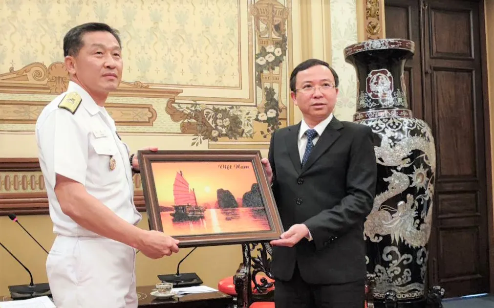 Tàu Hải quân Hàn Quốc thăm TPHCM | BÁO SÀI GÒN GIẢI PHÓNG
