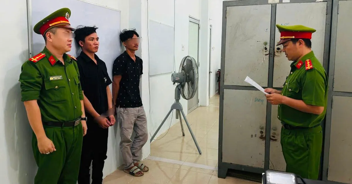 Can ngăn mâu thuẫn không thành, nam thanh niên cầm dao đâm người | BÁO ...