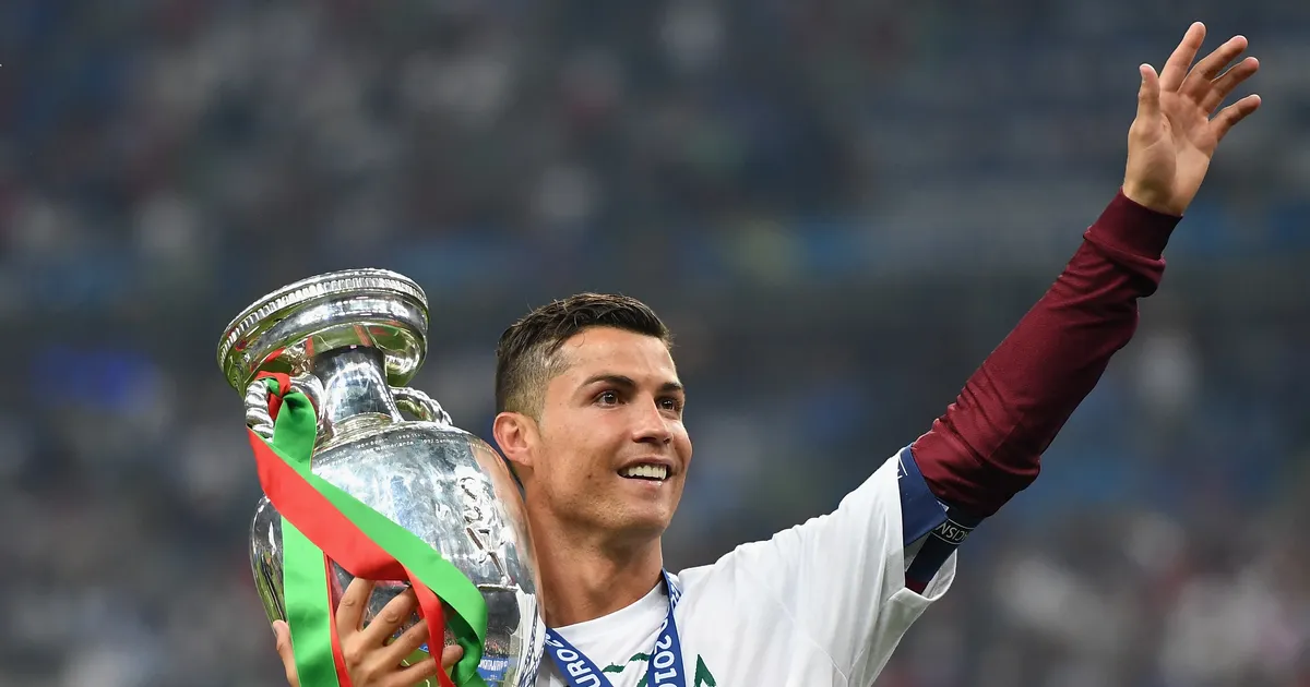 Bài phát biểu xúc động của Cristiano Ronaldo trong phòng thay đồ sau ...