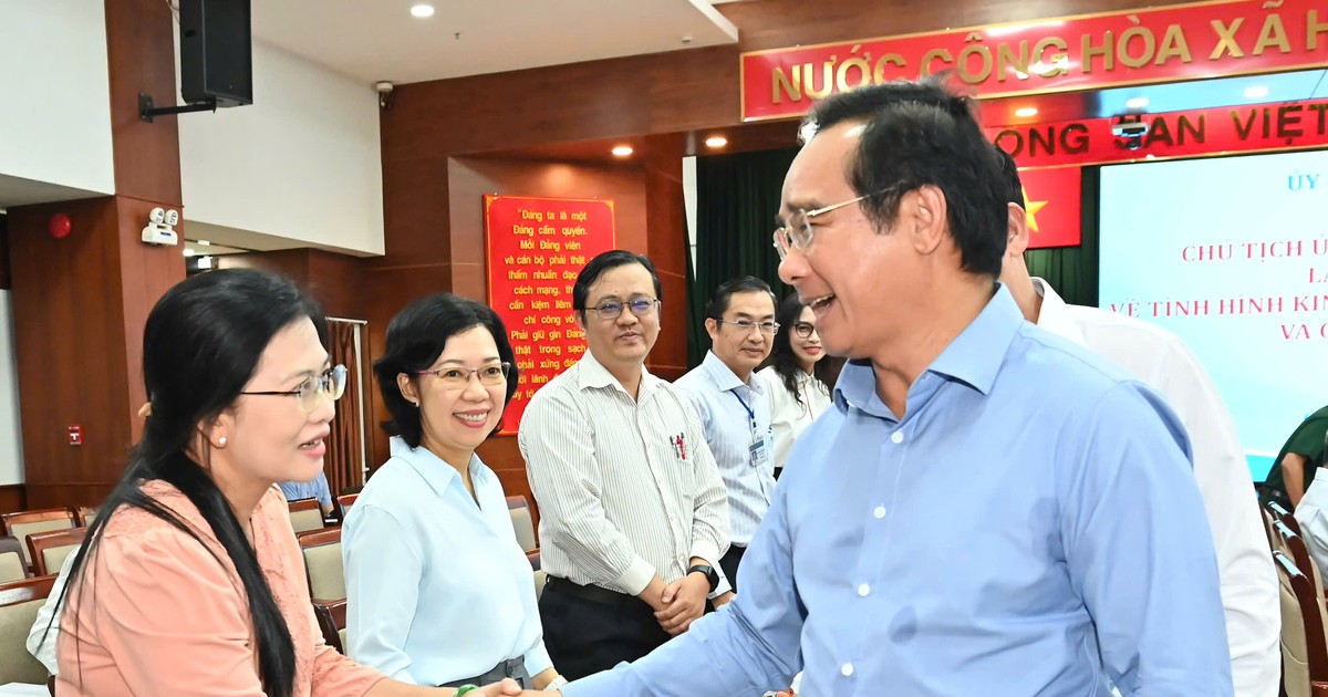 HCMC Chairman meets District 6 to resolve investment project obstacles ...