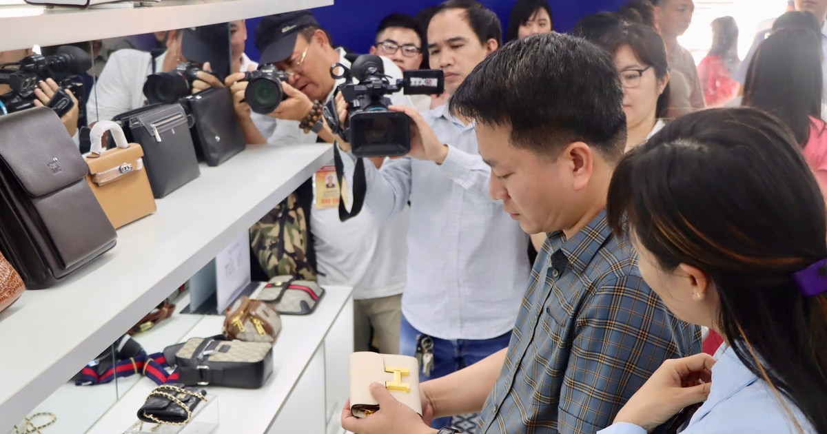 300 counterfeit fashion, beauty items on display to help public spot ...
