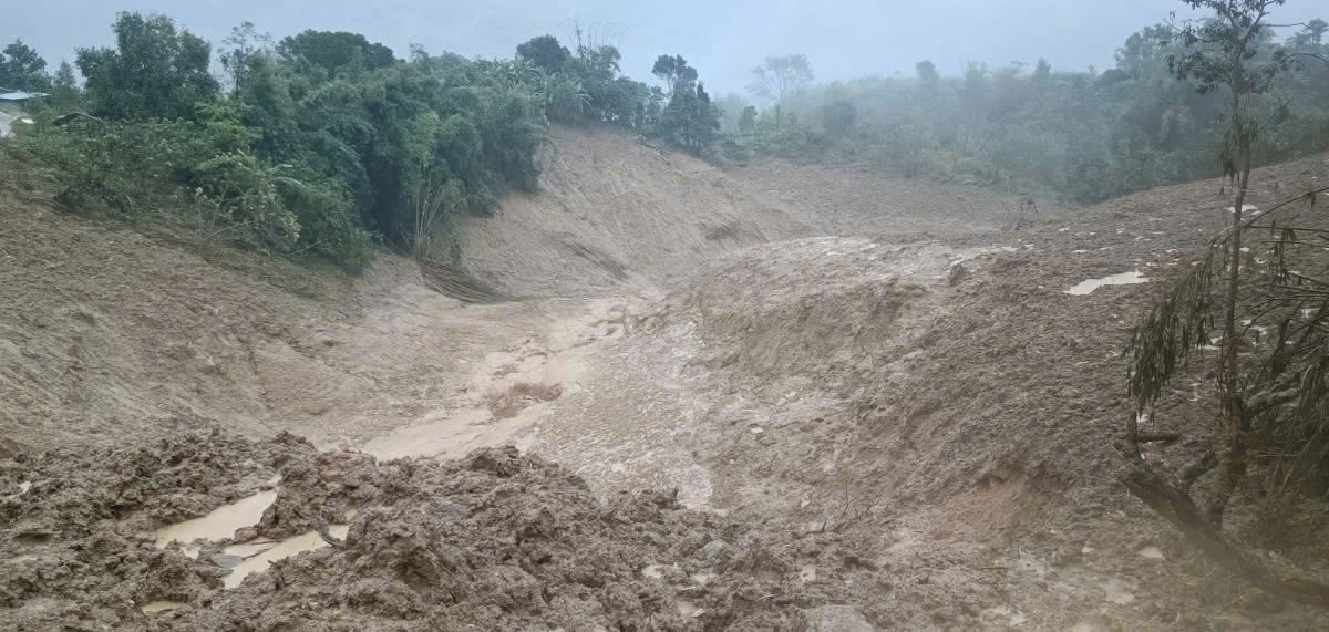 Hillside collapse cuts off five hamlets in Quang Ngai | SGGP English ...