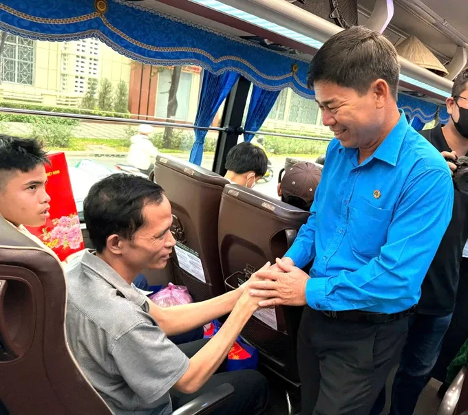 Wheels of hope: HCMC provides Tet transport for those in need | SGGP ...