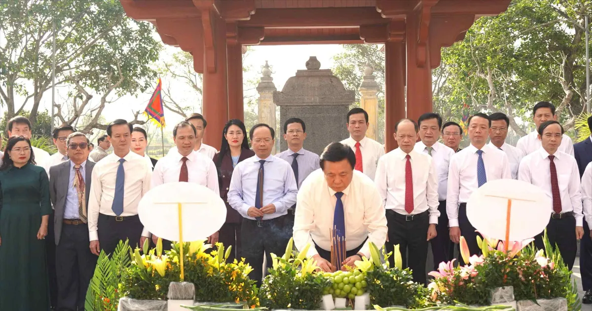 Dâng hương tưởng niệm Đại thi hào Nguyễn Du | BÁO SÀI GÒN GIẢI PHÓNG