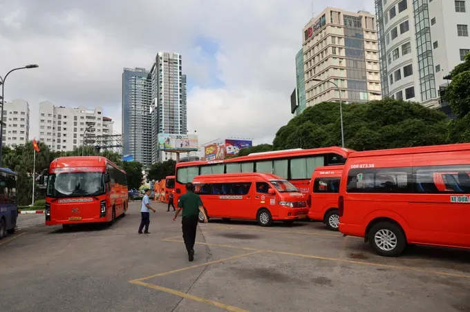 New bus routes from Binh Duong, Vung Tau to HCMC begin operation on ...