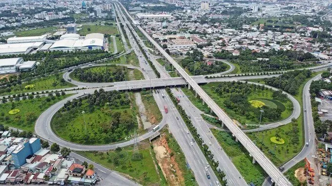 Traffic rules updated on Phan Thiet–Dau Giay, HCMC–Trung Luong ...