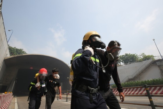 Fire drill organized at Saigon River tunnel | SGGP English Edition