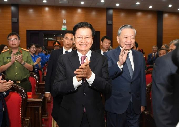 Lao leader meets with former Vietnamese volunteer soldiers | SGGP ...