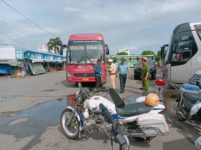 HCMC traffic police strengthen alcohol, drug testing during national ...
