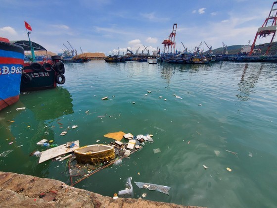 Severe waste pollution at estuaries, fishing ports in Binh Dinh ...
