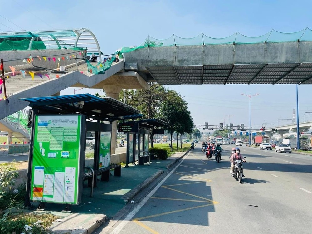 24/7 construction for completion of elevated metro station bridges by ...