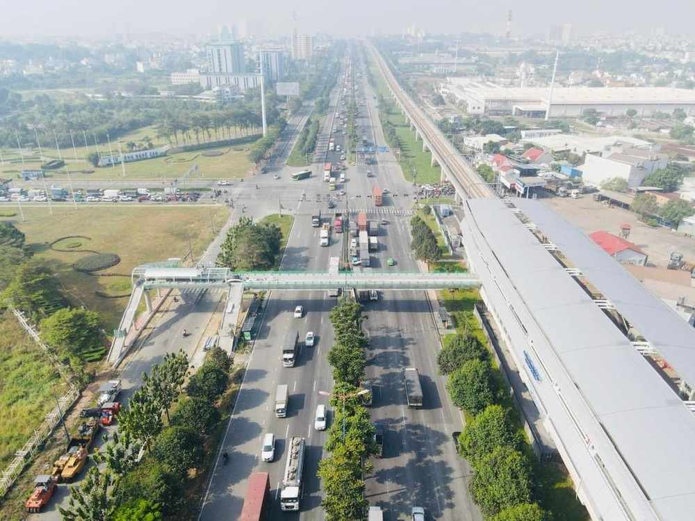 24/7 construction for completion of elevated metro station bridges by ...