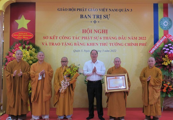 PM grants certificates of merit to District 3’s VBS, Buddhist monks ...
